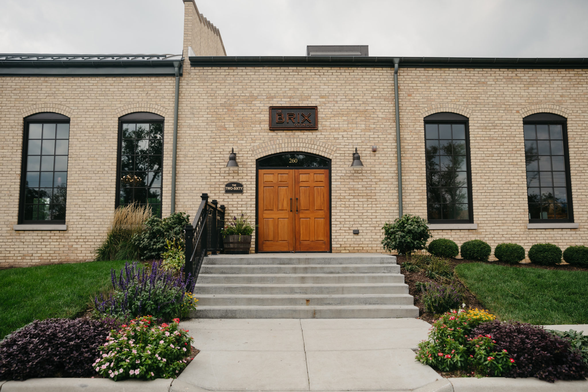 An Industrial Modern Wedding at The Brix, Carpentersville : Taylor ...