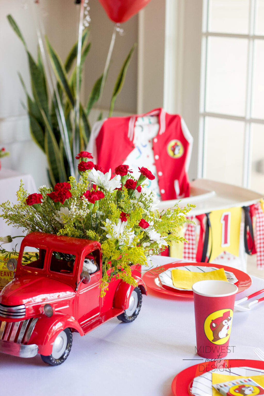 Wyatt's Buc-ee's Themed First Birthday Party - midwestmeetsdesign.com
