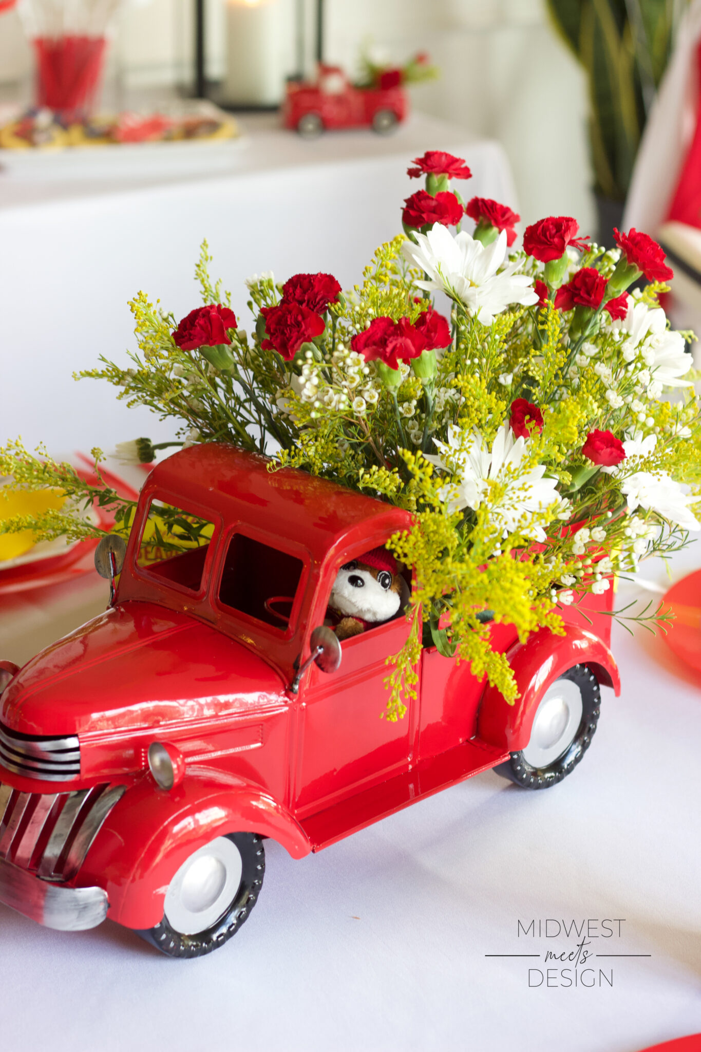 Wyatt's Buc-ee's Themed First Birthday Party - midwestmeetsdesign.com